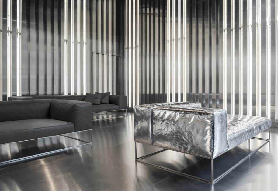 New Look for Living Divani Gallery